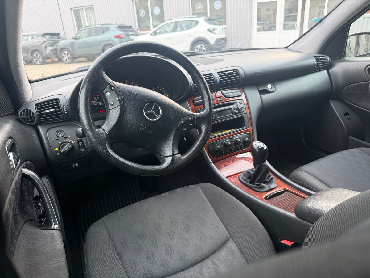 Mercedes C-Class 2001 г. с пробегом 207000 км, Бензин, 5999
