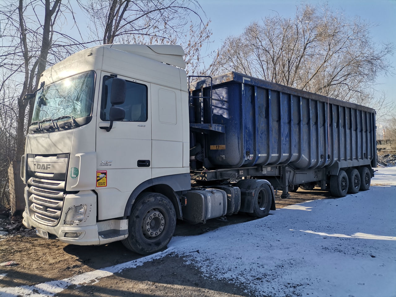 Semiremorca basculanta