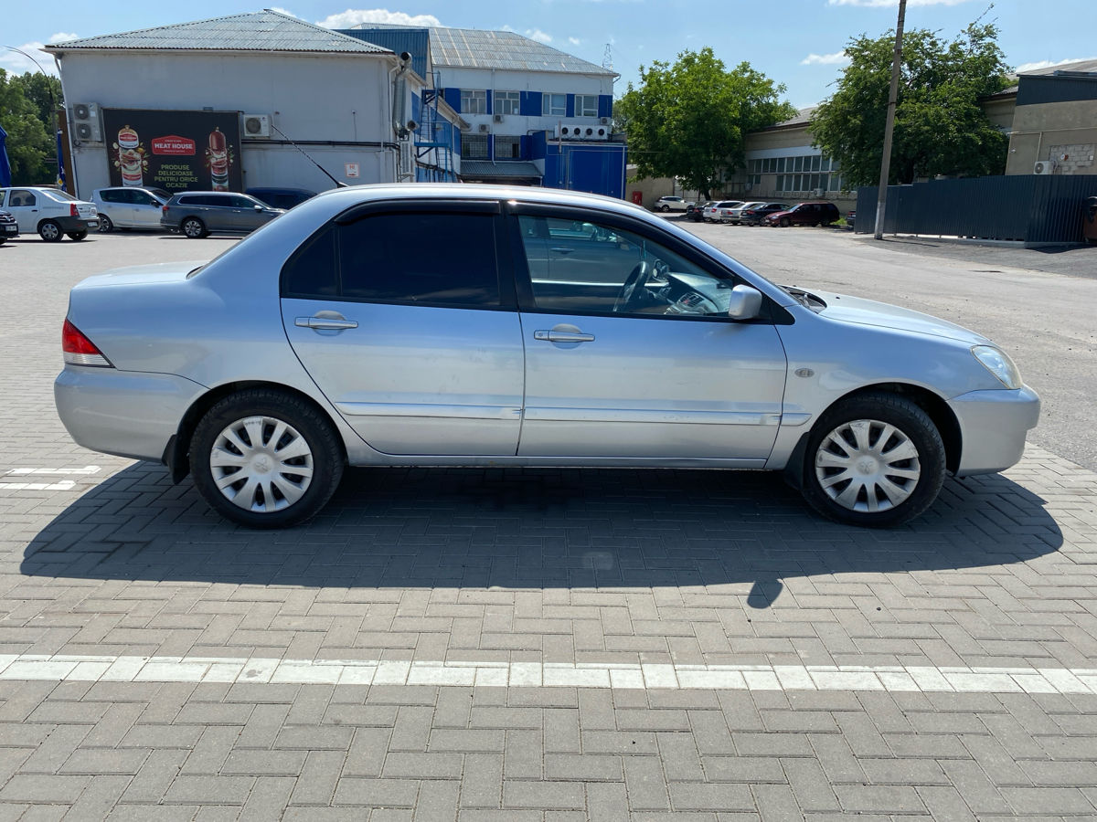 Mitsubishi Lancer an. 2009 cu rulaj 230000 km, Benzină, 3900