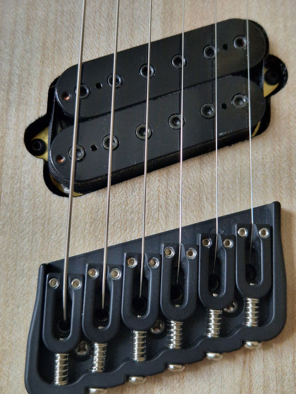 Mano Guitars Fan Fret Superstrat