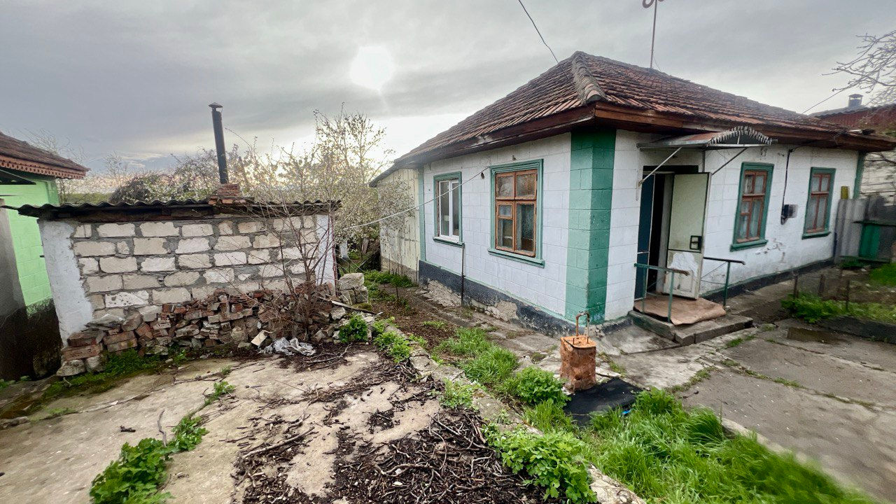 Căsuță la Poșta Veche cu teren de 3 ari.