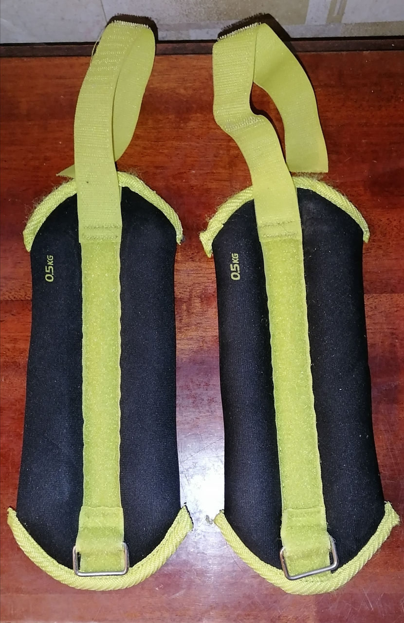 Vind greutati pentru picioare