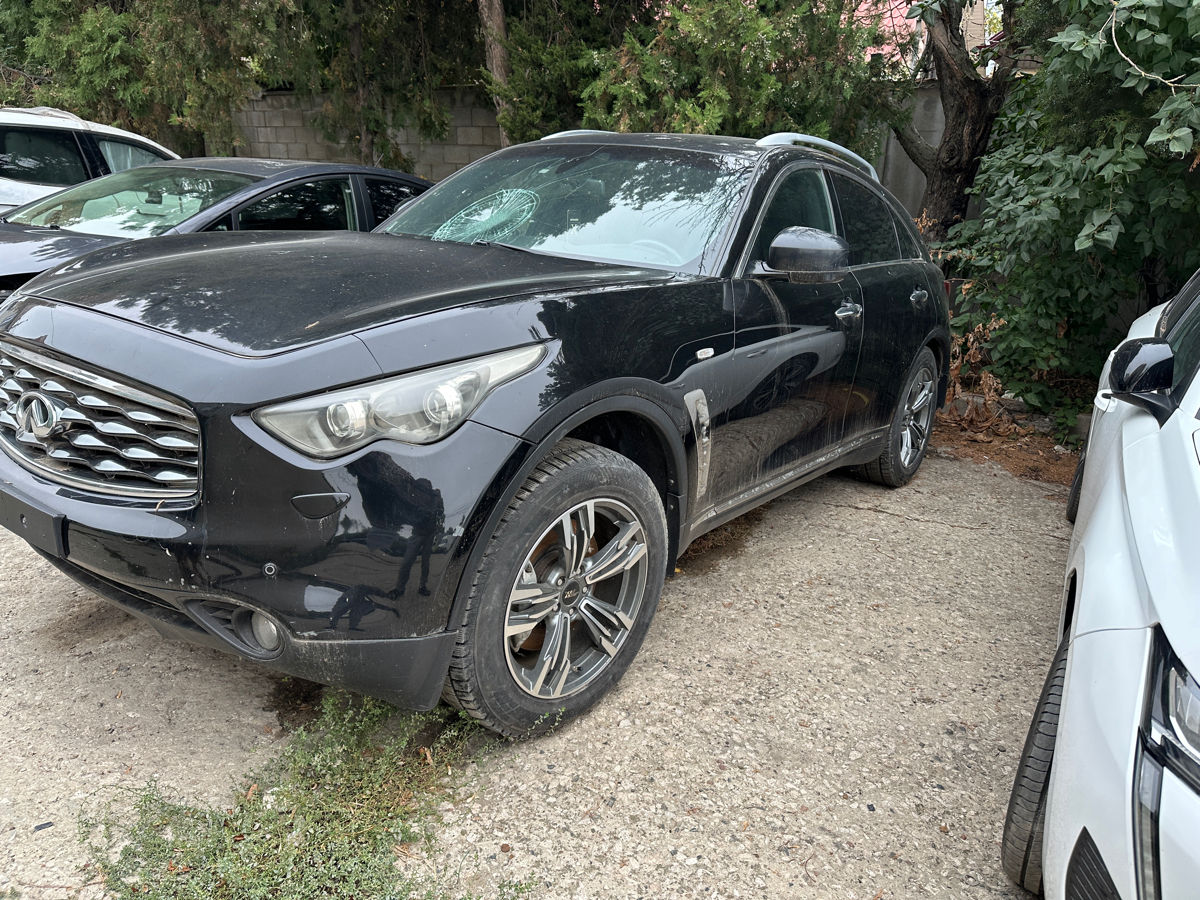 Infiniti FX an. 2010 cu rulaj 120000 km, Diesel, 10800