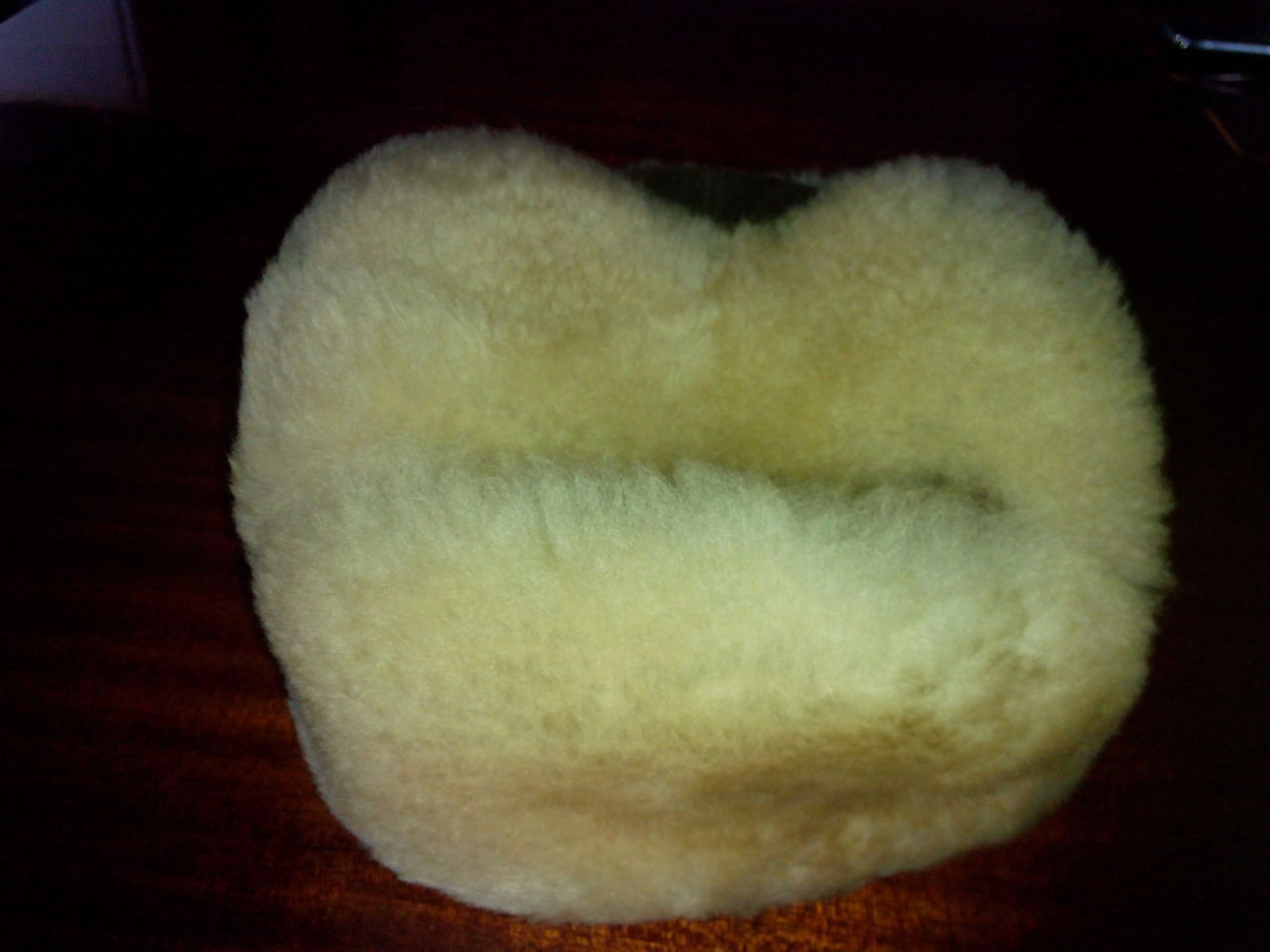 Продаю 2 шапки из овчины