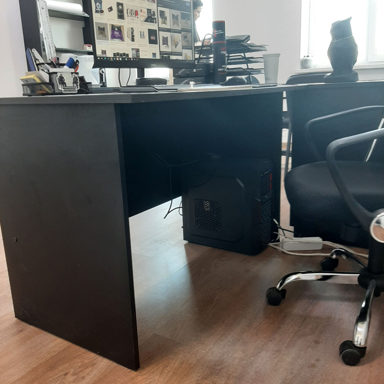 Masa dubla cu sertare și spațiu depozitare