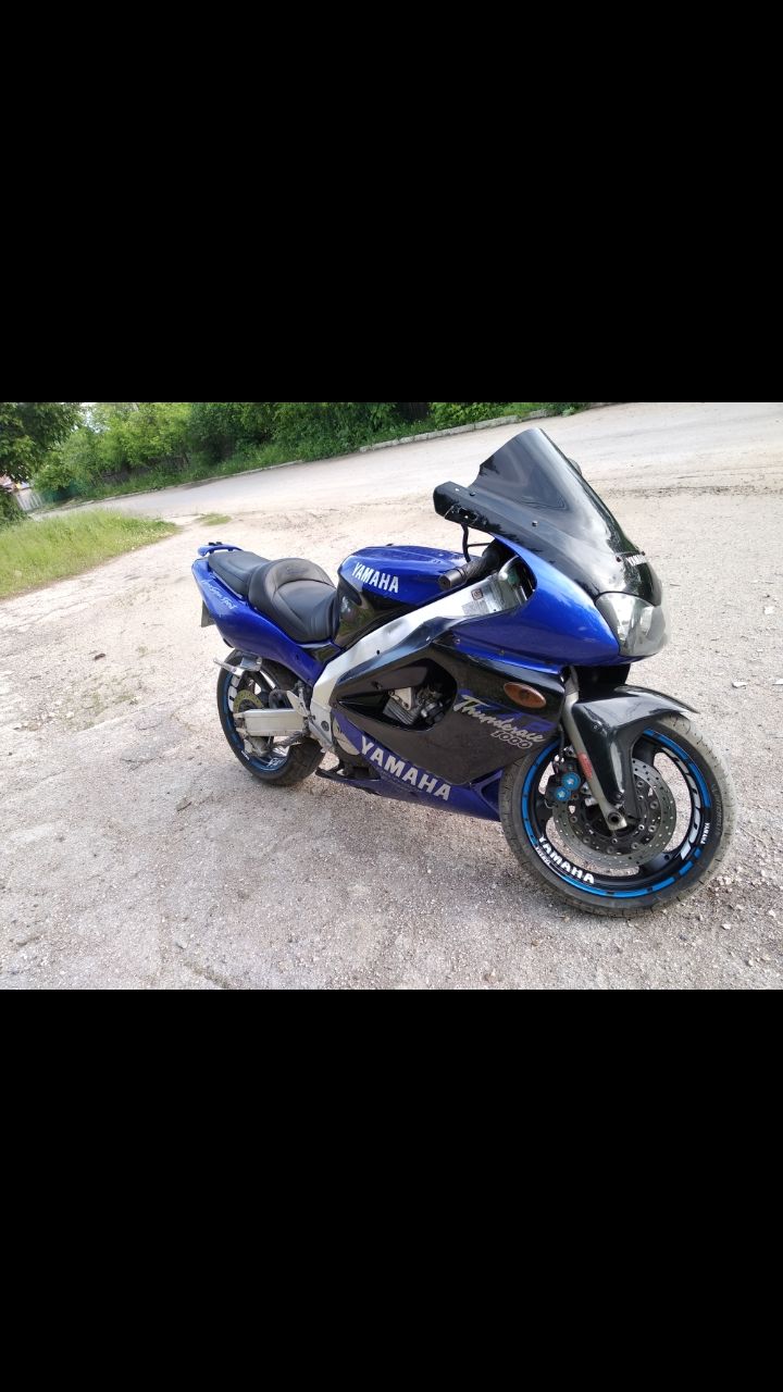 Yamaha R 1000