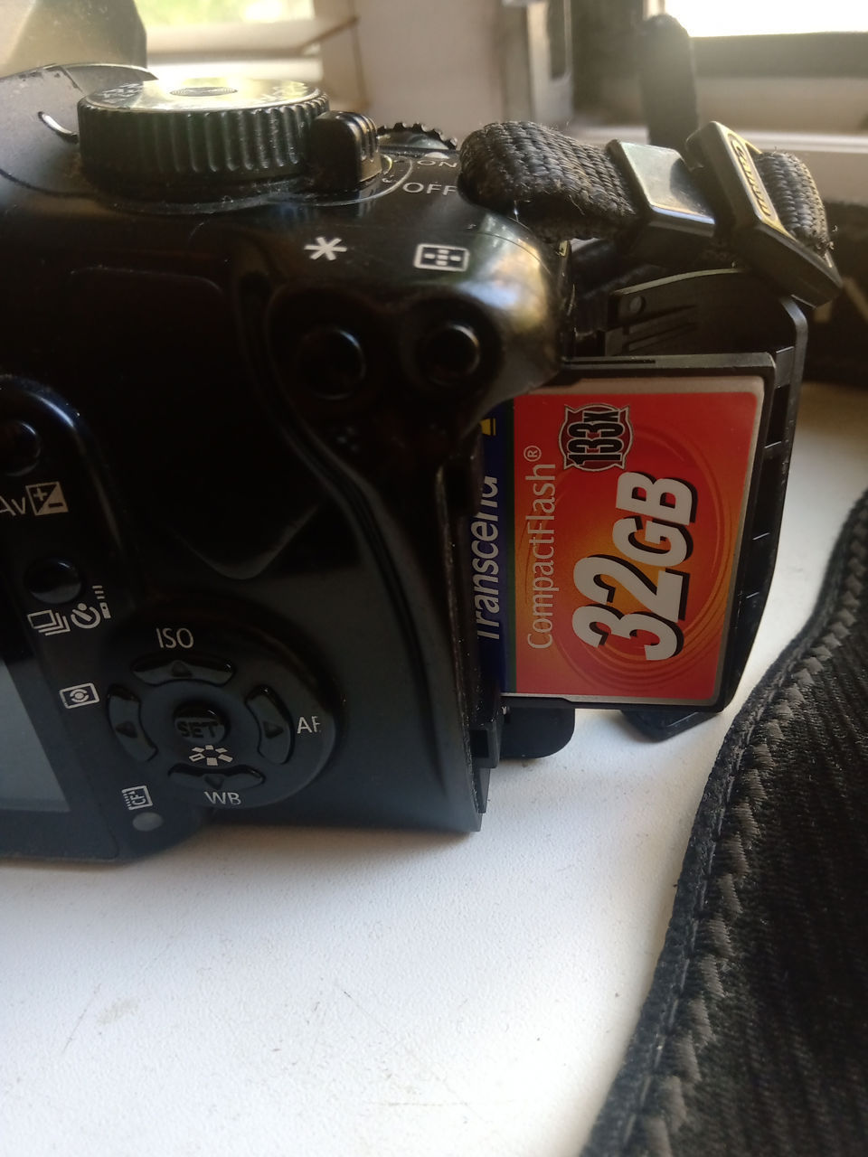 Canon EOS 400D + Canon EF 50mm f/1.8 II + CF 32GB