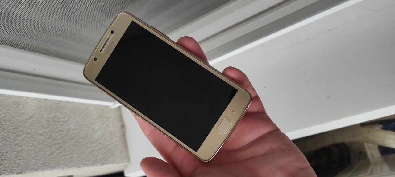 Vind Motorola E5 ideal lucreaza 100%