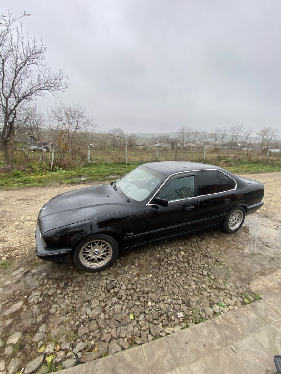 BMW 5 Series an. 1993 cu rulaj 1111111 km, Benzină, 2000