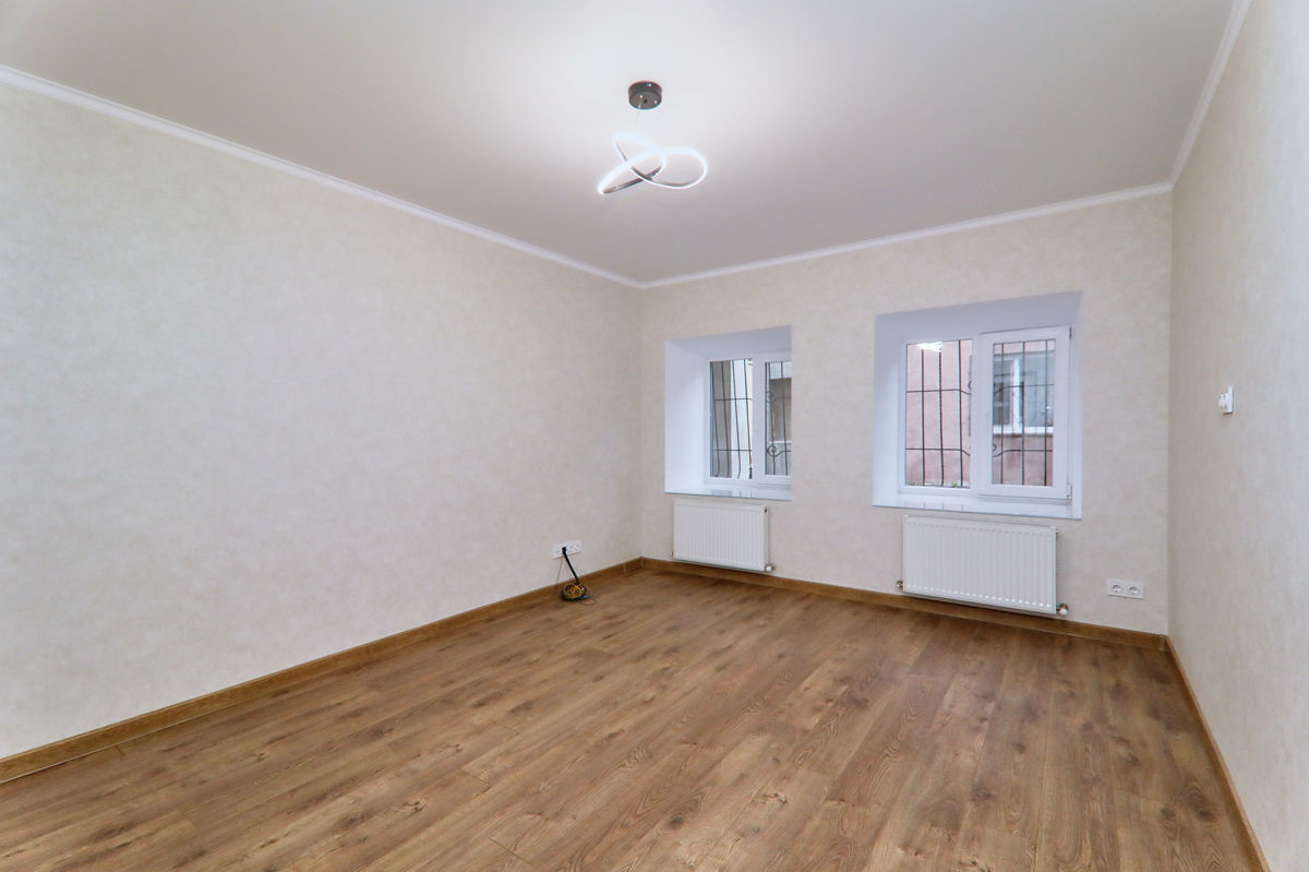 Chirie oficiu 80m2 + garaj!