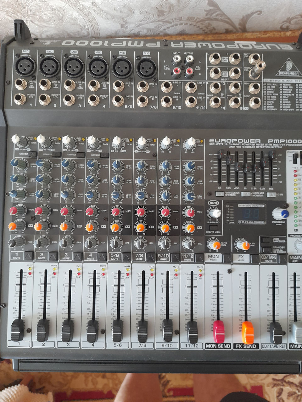 Mixer activ "Behringer" микшерный пульт - 300 euro