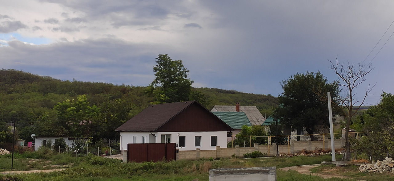 Casă nouă în centru satului Budesti .Este dată în exploatare.