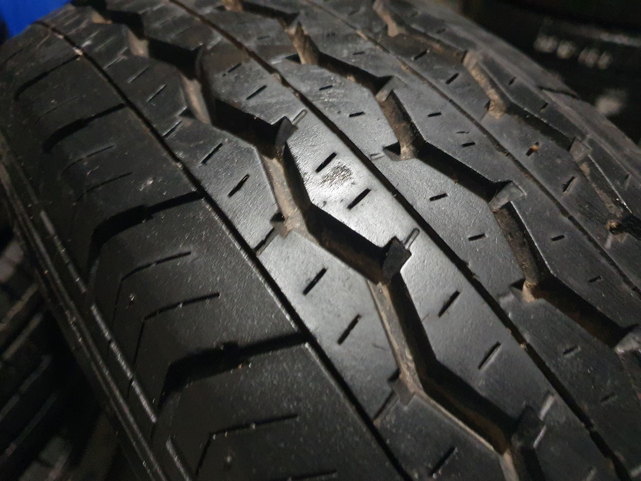 195/70/ R15-c- Bridgestone.