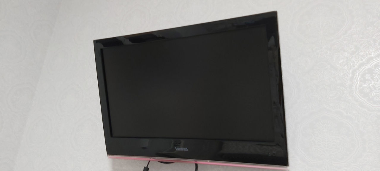 Vind televizor 750 lei lucriaza tot ok