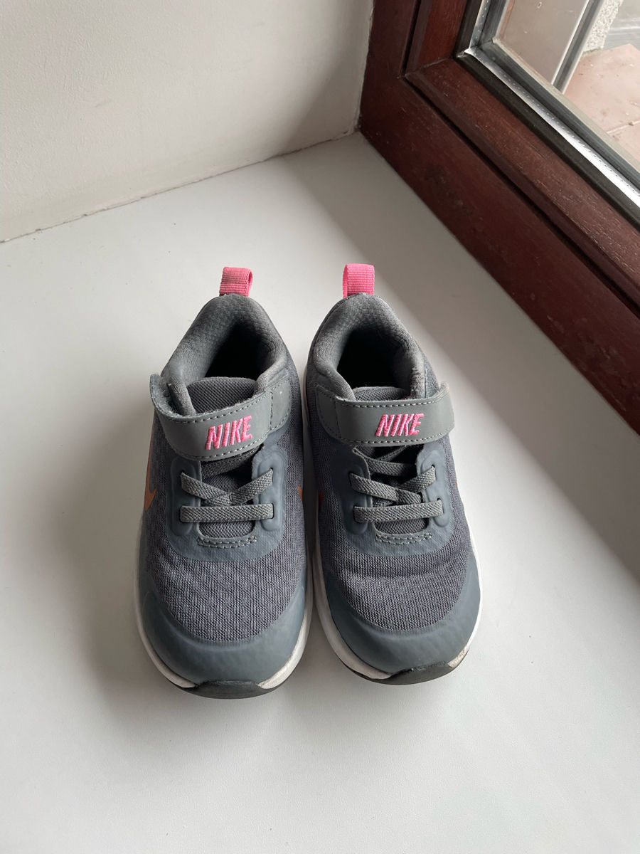 Vind încălțăminte calitate buna, nu am purtat pentru ca mărimea nu ne-a ...