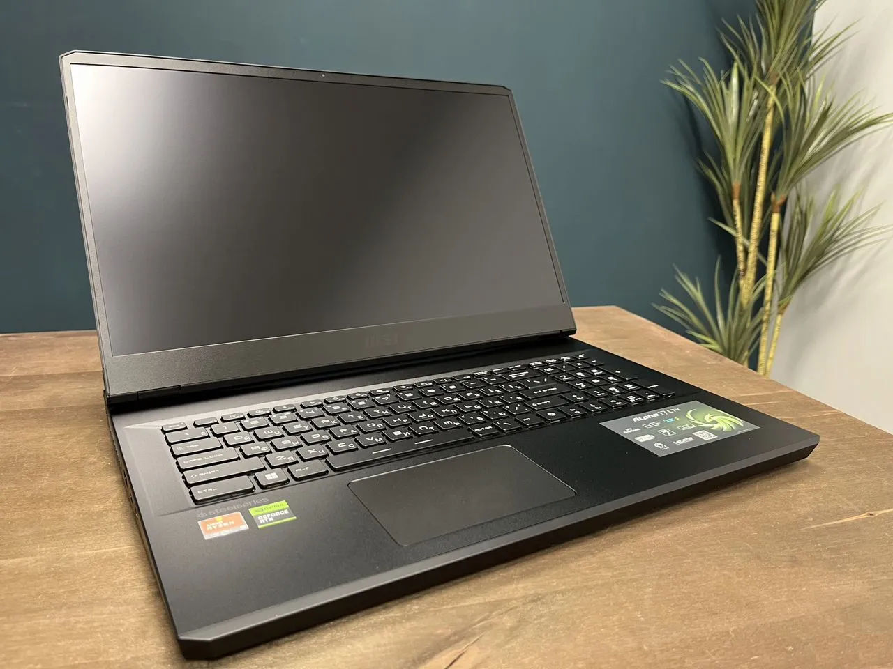 MSI Alpha 17 Ryzen 7 7840HX RTX 4070