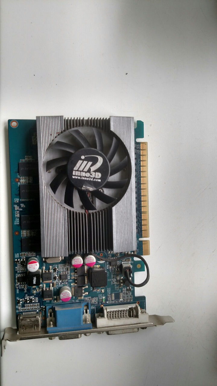 Vînd GF GT 440 2G si AMD RADEON HD6570 1GB