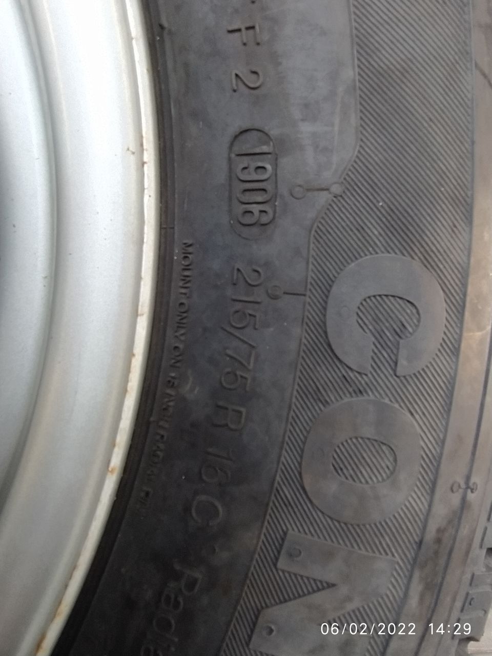 Continental Vanco8 215/75 r16c