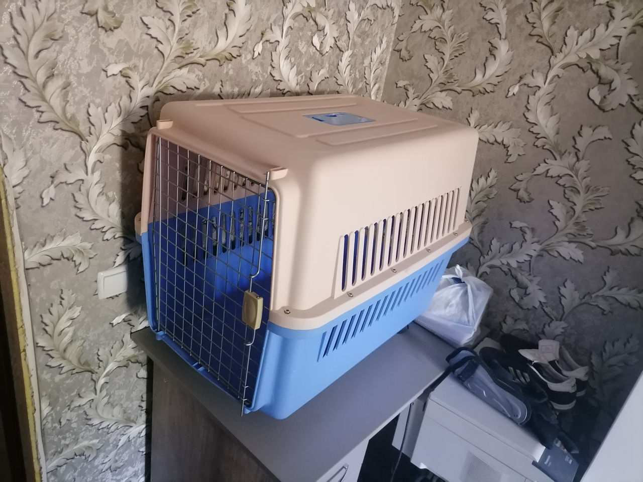 Продам клетку для большой собаки.
