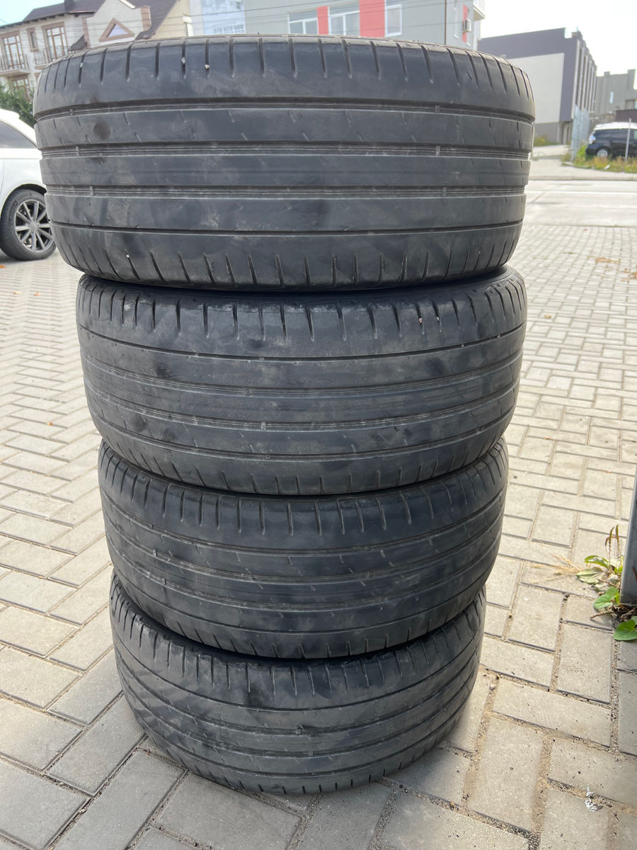 Hankook 245/45/R18 1200 lei tot setul