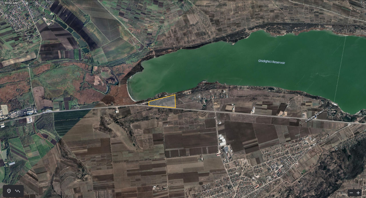 Vand teren pe malul lacului Ghidighici