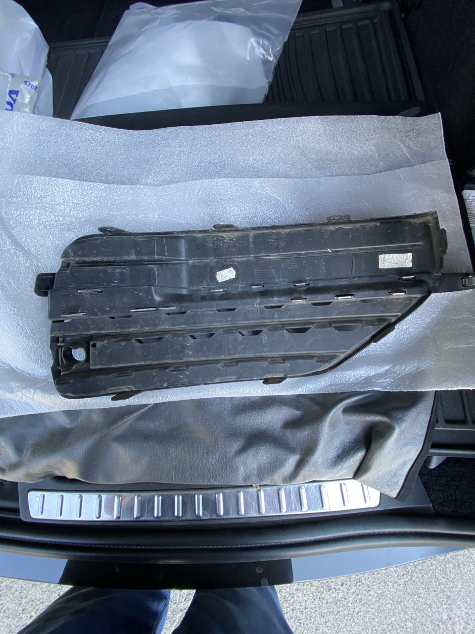 Volvo xc90 mk II - вставки (решетки, grille) Inscription в передний бампер