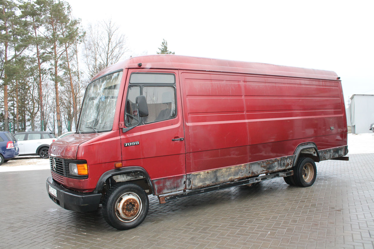 Mercedes 709D an. 1994 cu rulaj 350000 km, Diesel, 4444
