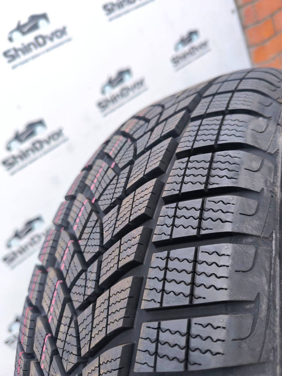 Anvelope iarna Goodyear 195/55 R20 - 3300 lei