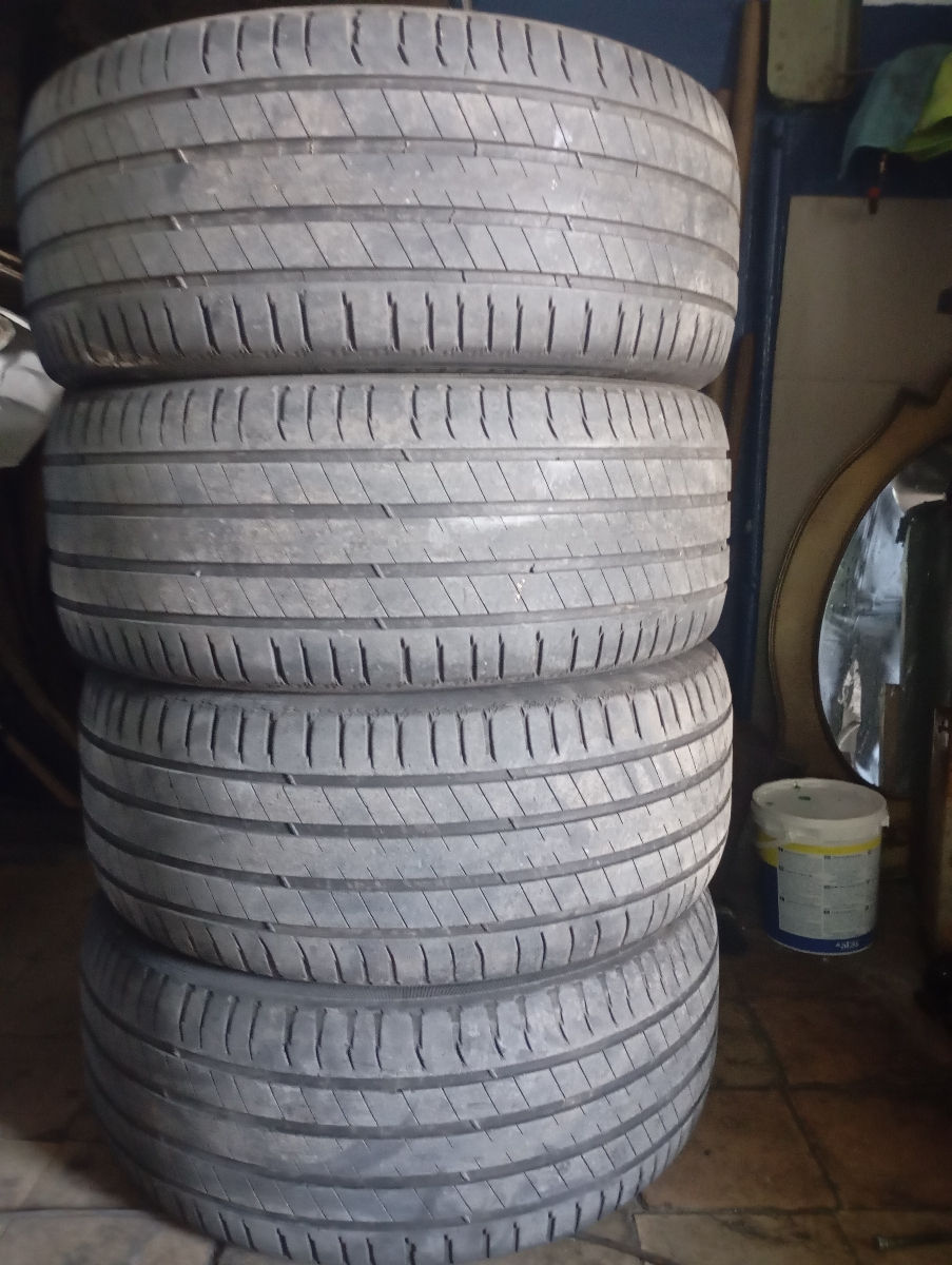 275/45/R20. Michelin