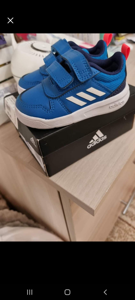 Adidasi originali purtati doar 1 zi, deoarece il string pe bebe ...