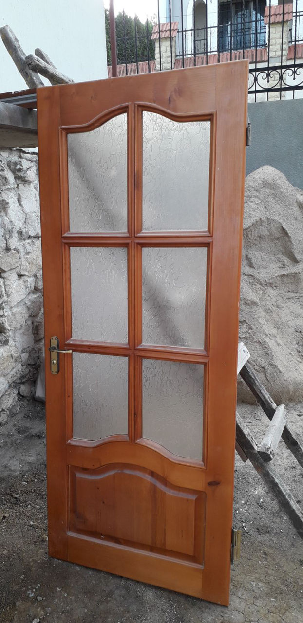 Usi din lemn stare buna