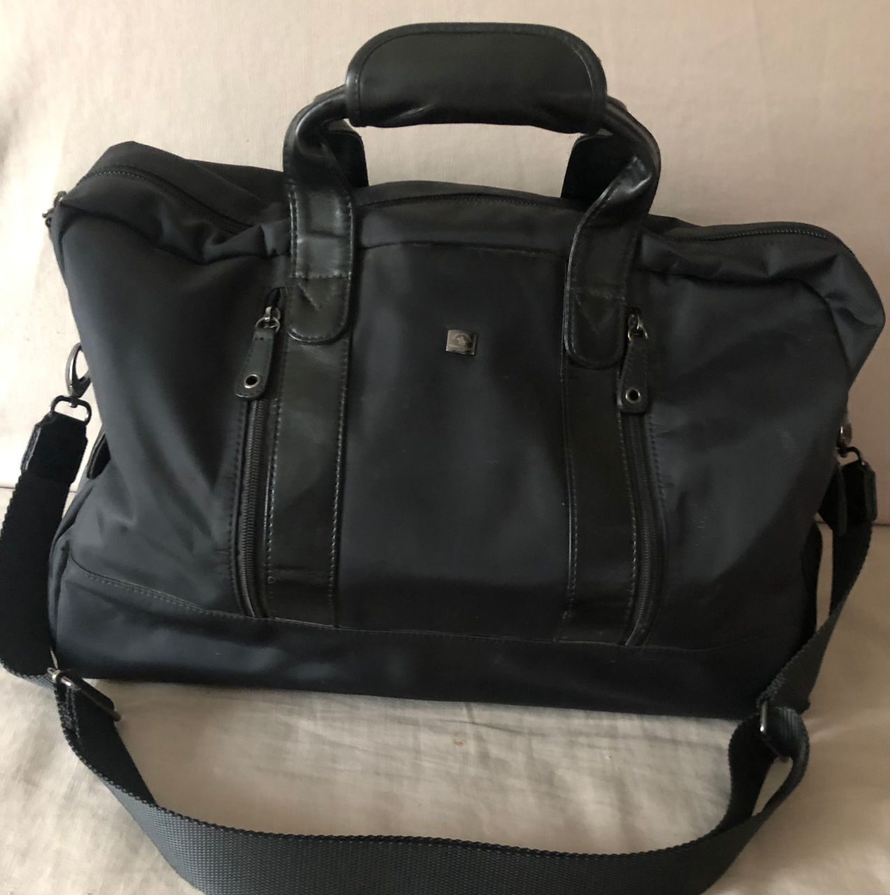 Новая качественная дорожная сумка, по бокам кармашки 45х33х20см 550лей ...