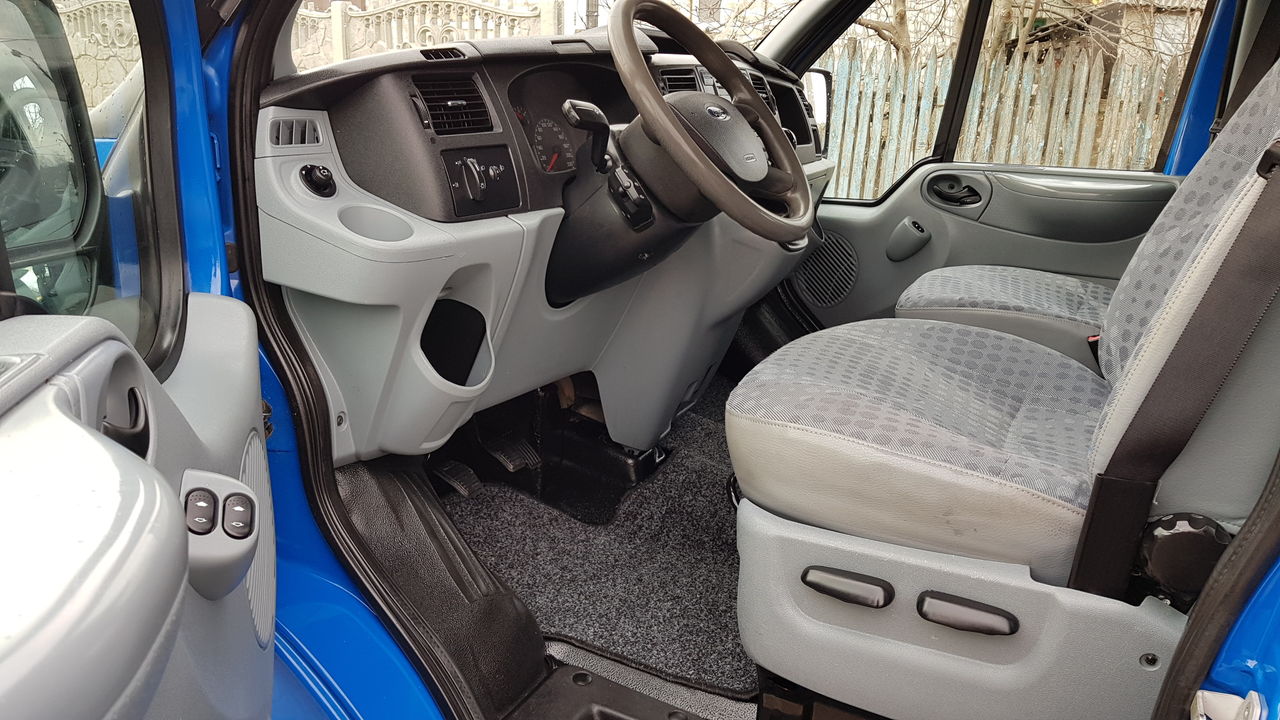Ford Transit 6 locuri