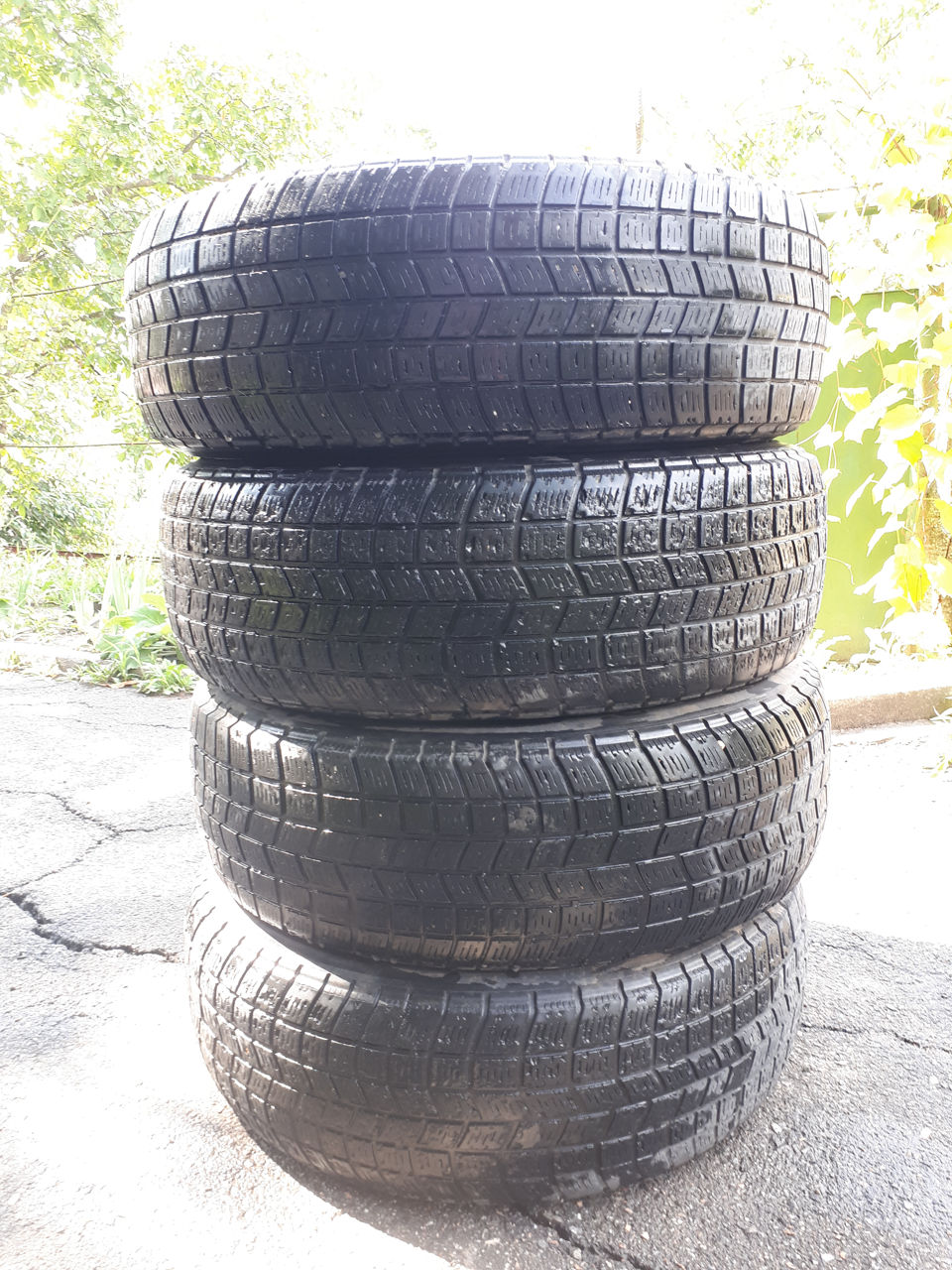 Продам недорого четыре б/у зимние шины Michelin 4x4 Alpin 215/70 R16 100M