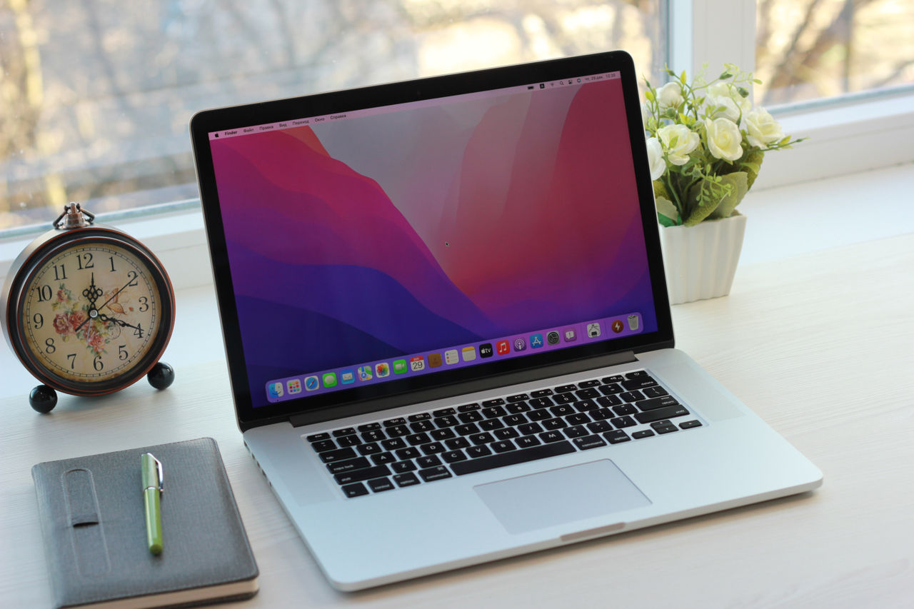 MacBook Pro 15 2015 (Core i7 8x3.7GHz/16Gb Ram/256Gb SSD/Radeon R9/15.4 ...