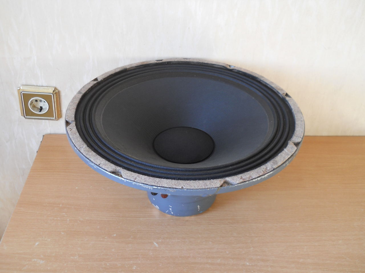 Колонка, низовой динамик 15 дюймов, 1 шт...