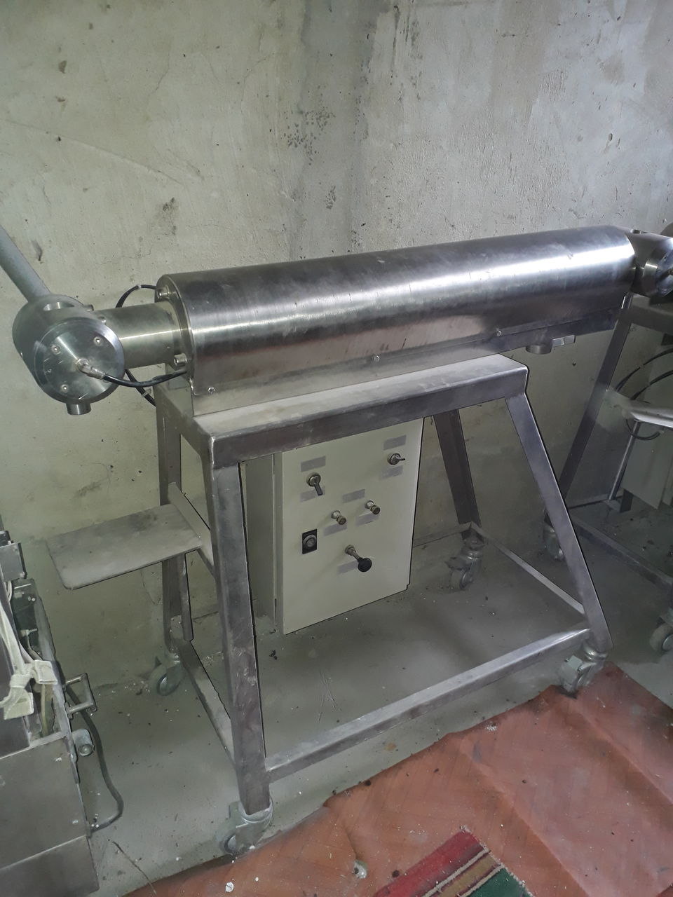 Extrudere /dozator pneumatic