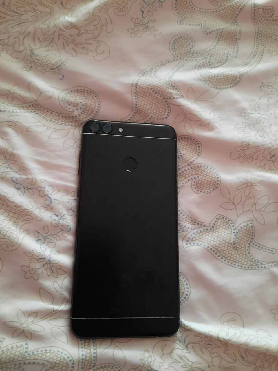 Huavei model FIG-LX1.funcționiaza tot bine puțin sticla e plesnită