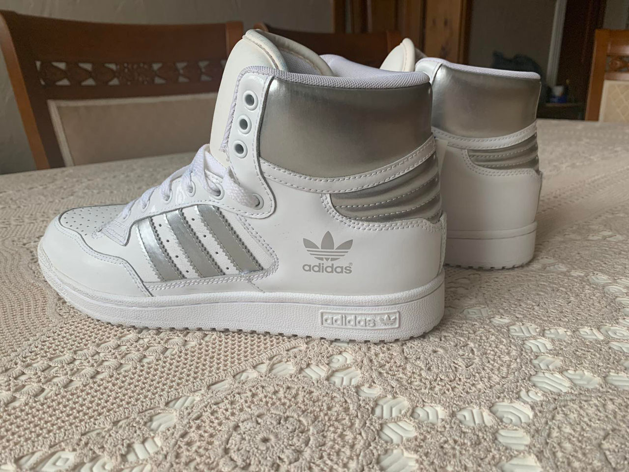 Adidas Hightop noi marimea 41,5