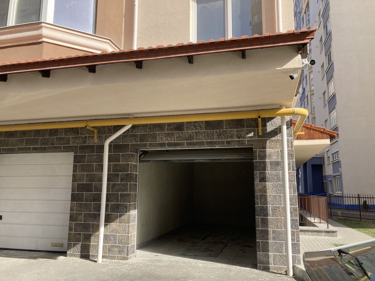 Vand garaj cu subsol