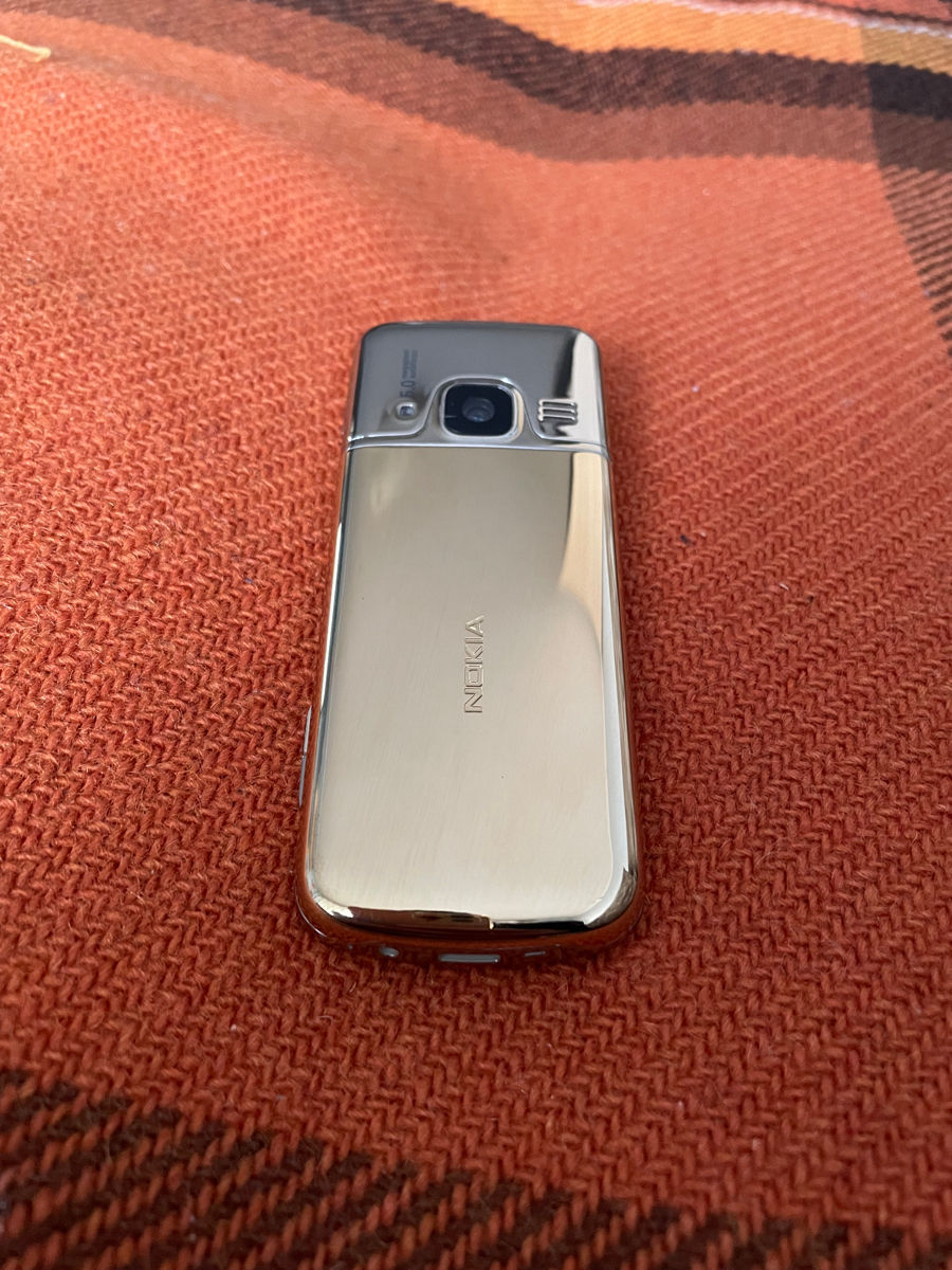 Nokia 6700 Gold