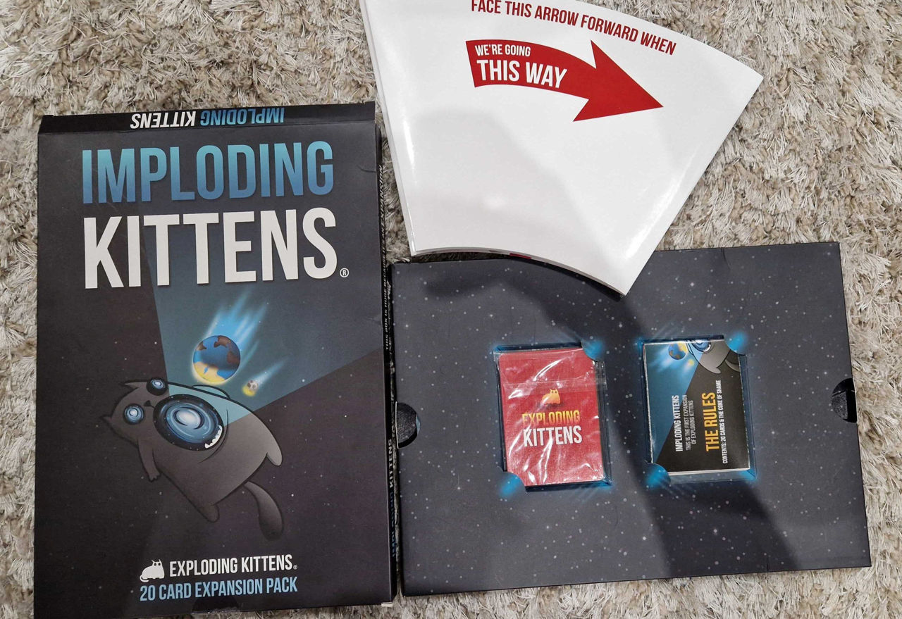 Imploding Kittens + Streaking kittens. 2 extensii pentru Exploding kittens