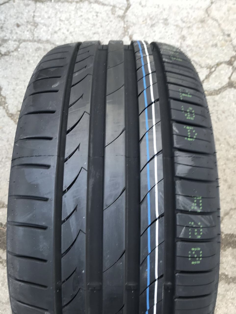 Tracmax 255/40/r18