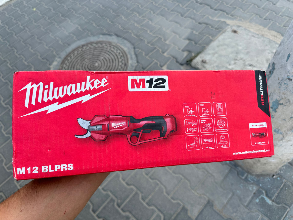 Аккумуляторный секатор Milwaukee M12 blprs