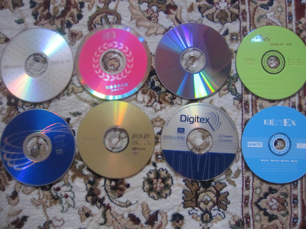 новые dvd -диски R 4.7 гб по 4 л - 8шт RW -5 шт по 5 л коробки для двд ...