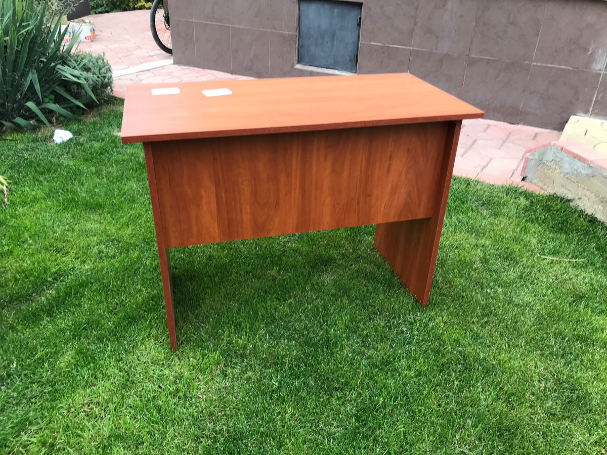 Vand mese pentru oficiu si calculator