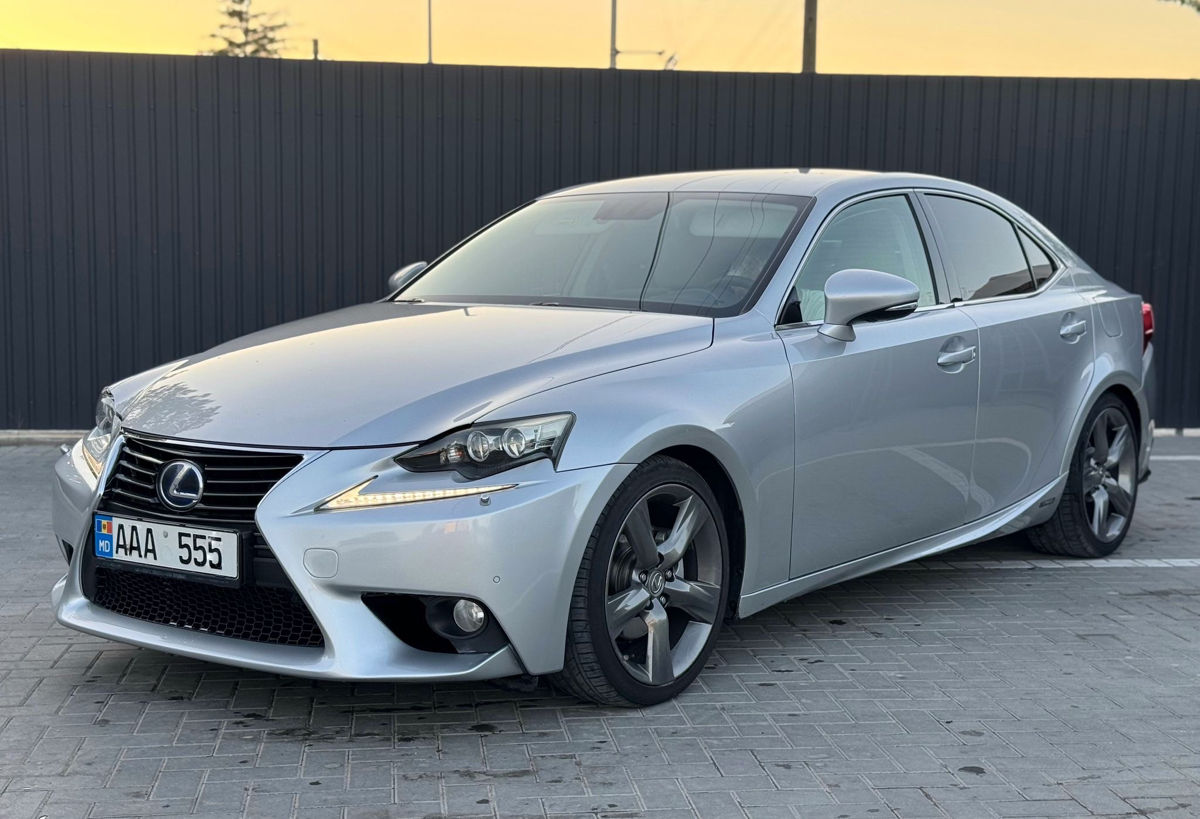 Lexus IS Series 2014 г. с пробегом 197500 км, Гибрид, 15999