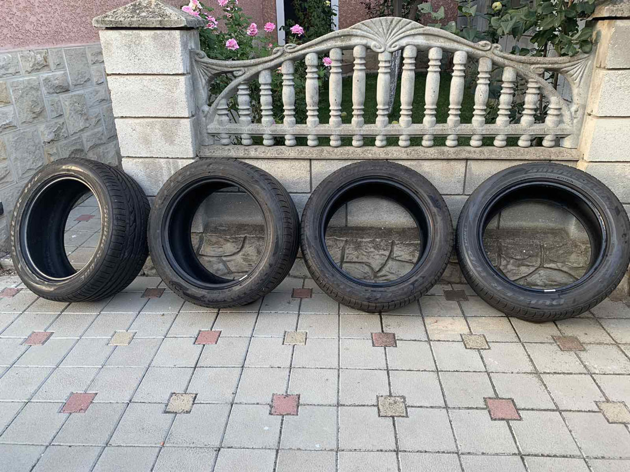 Vind 4 anvelope R19 .Italia