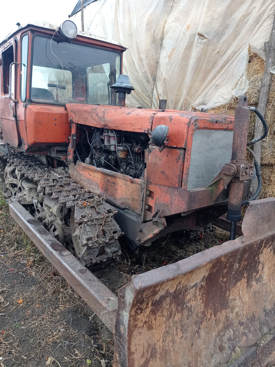 Tractor DT-75