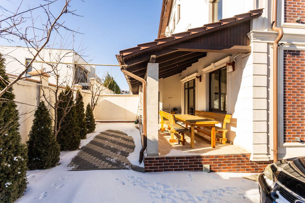 Spre vanzare casa de tip duplex in Durlesti